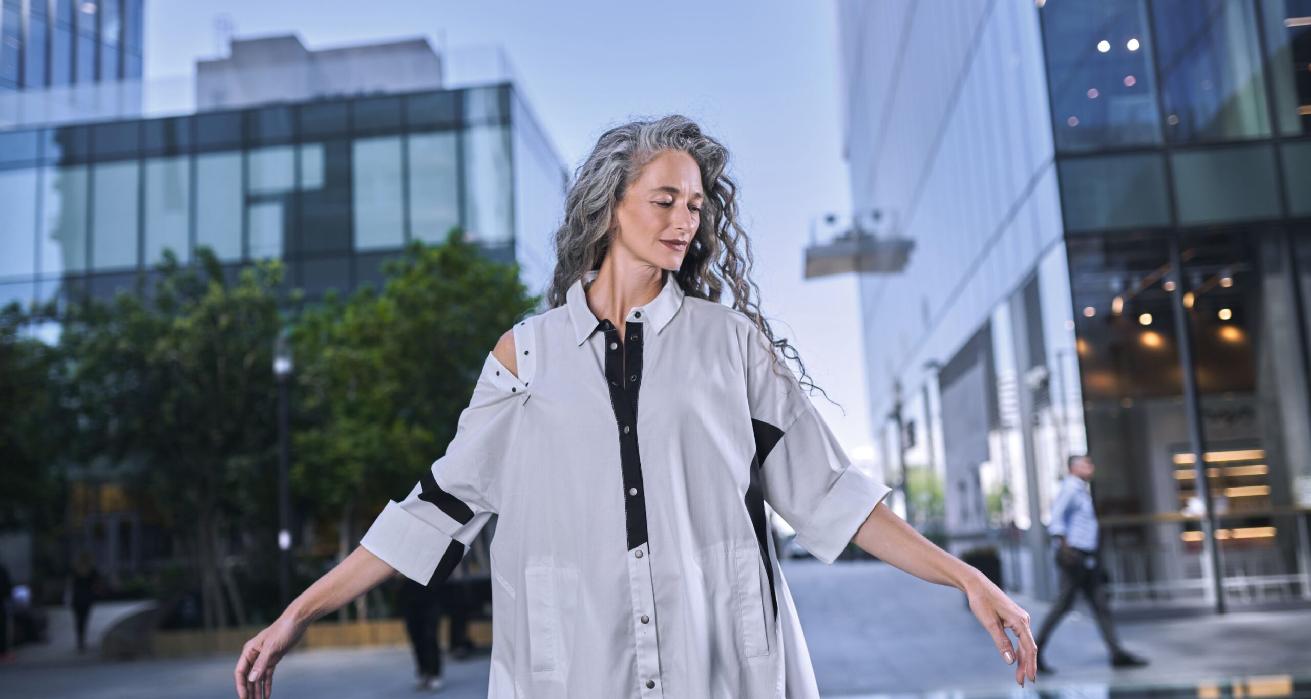 Fashion Tips for Women Over 50: Classic Styles for Timeless Elegance ...