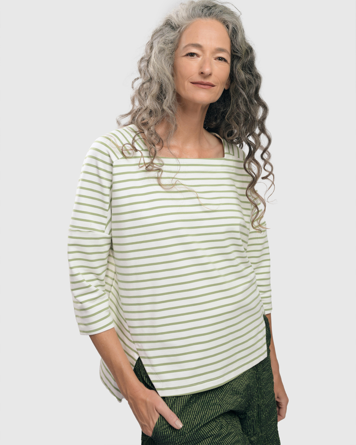 Fashion Tips for Women Over 50: Classic Styles for Timeless Elegance ...
